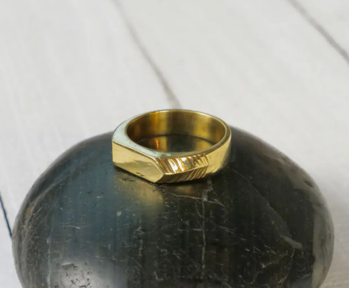 Etched Arrow Signet Ring Brass – Tarnish